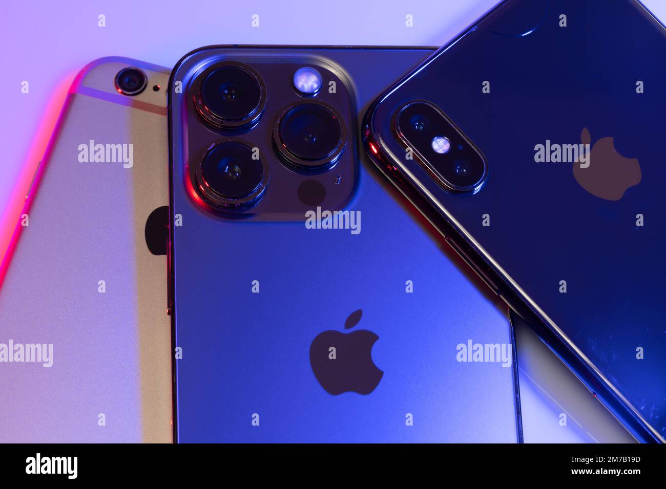 Iphone 14 pro models hi-res stock photography and images - Alamy
