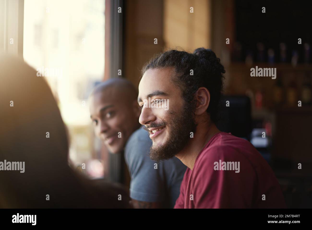 Friends laughing bar hi-res stock photography and images - Alamy