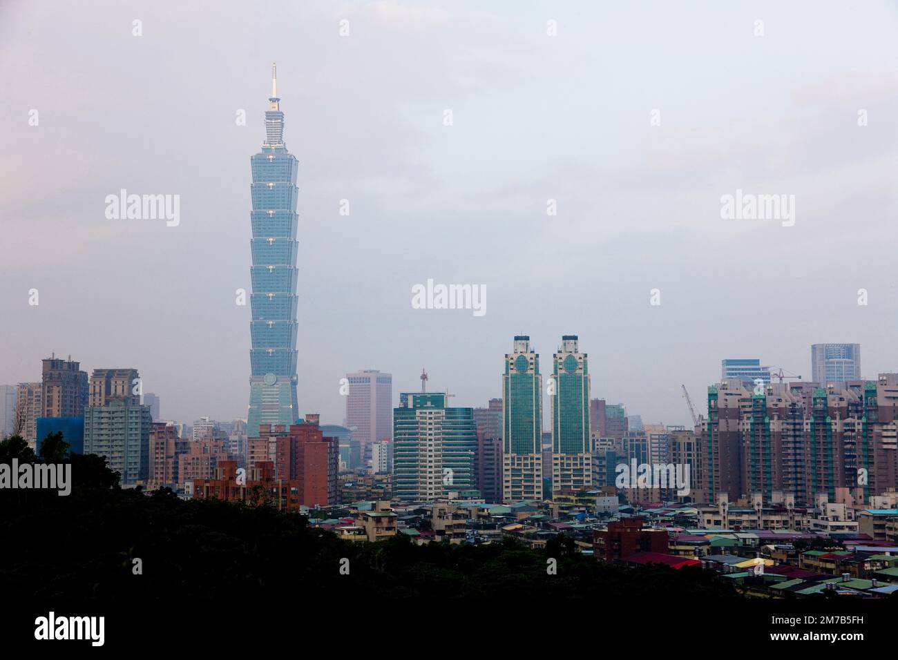 Taipei 101 building hi-res stock photography and images - Alamy