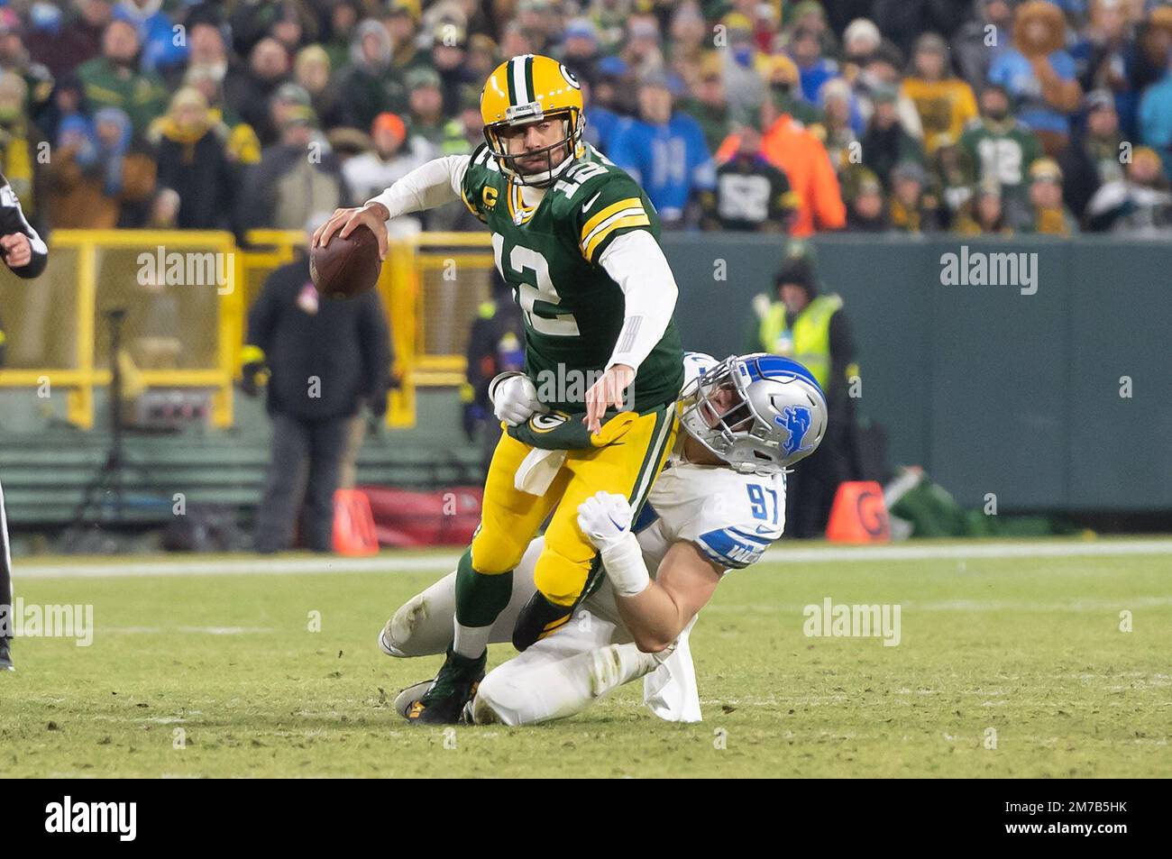 Aidan hutchinson aaron rodgers hi-res stock photography and images - Alamy