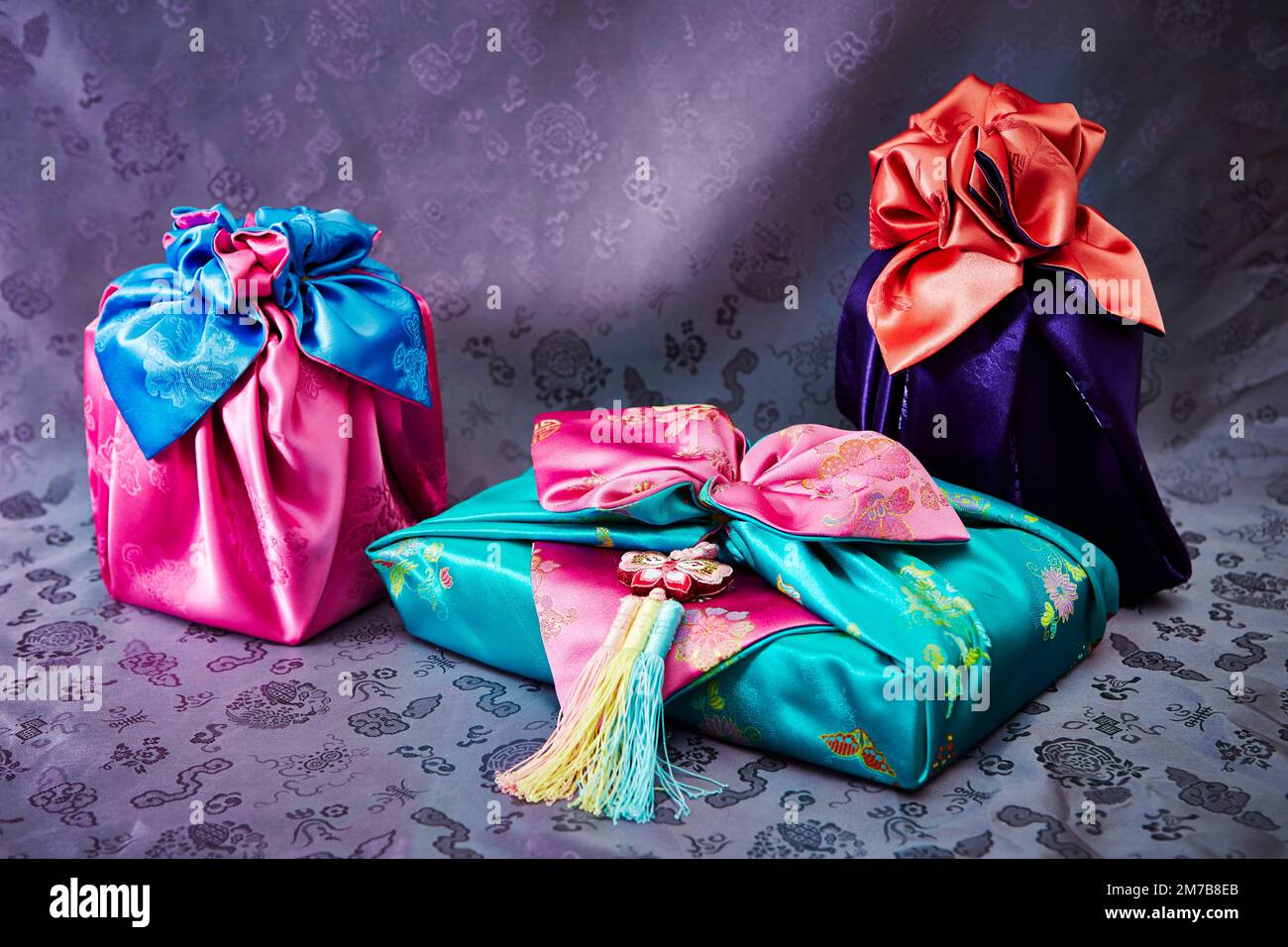 Korean gift wrap hi-res stock photography and images - Alamy