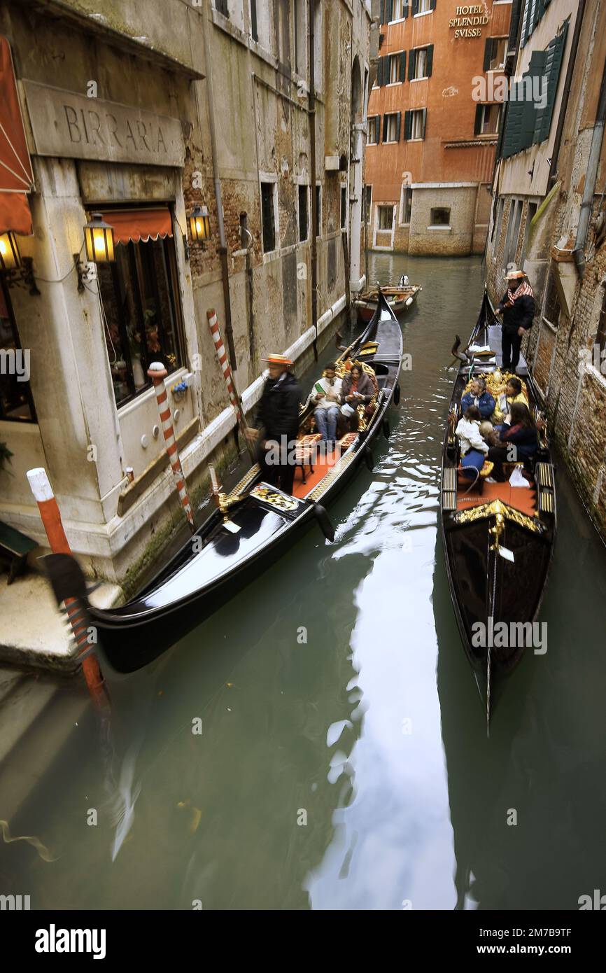 Gondolas venecia italia hi-res stock photography and images - Alamy