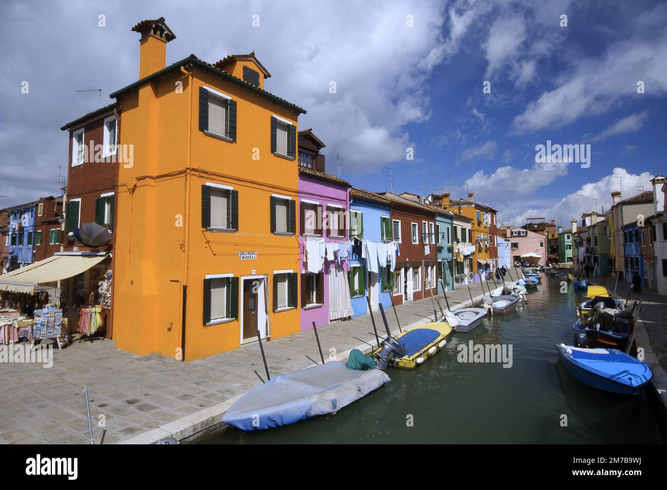 Casas de colores.Isla de Burano. Venecia.Véneto. Italia Stock Photo - Alamy