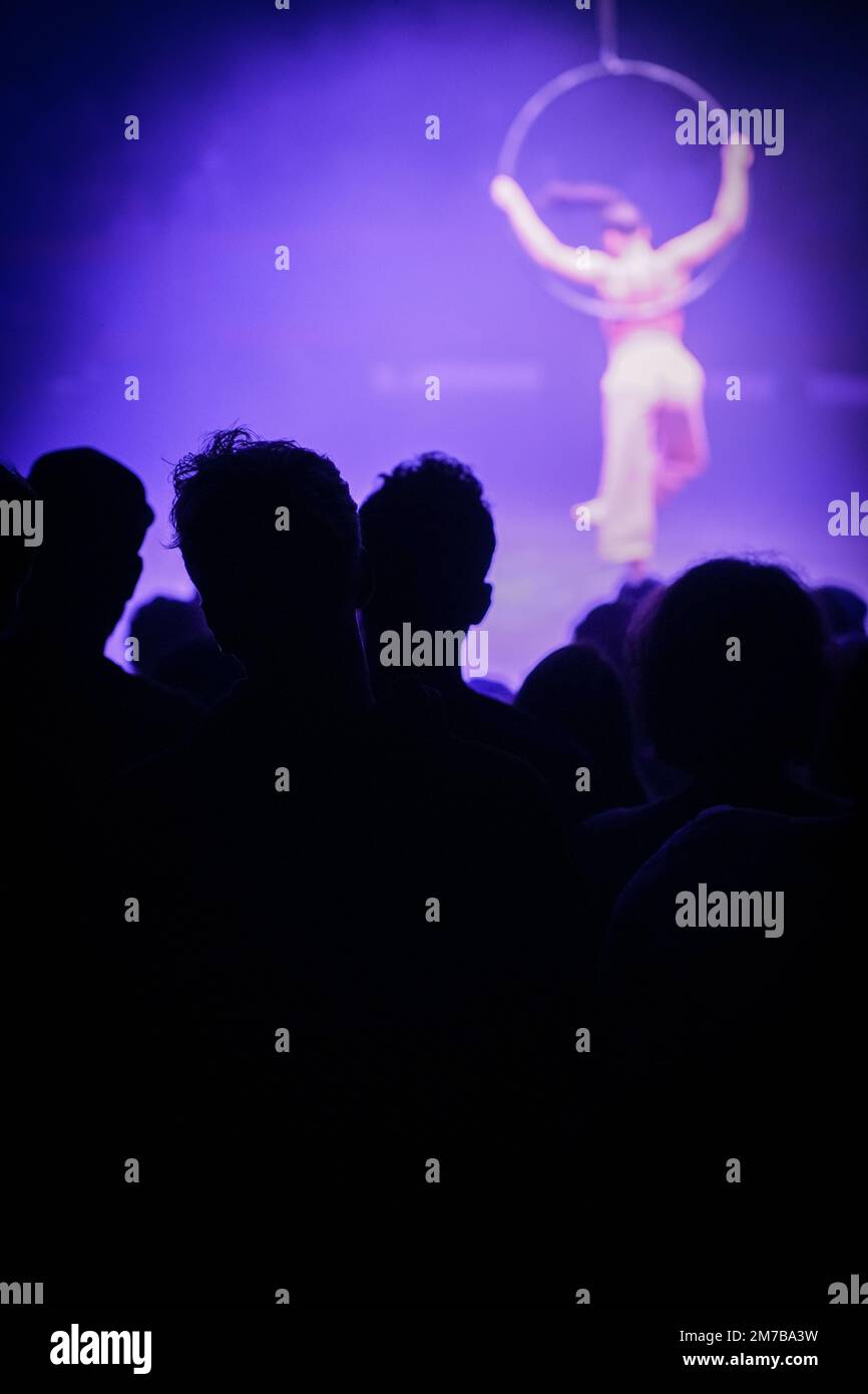 Circus acrobats balancing hi-res stock photography and images - Alamy