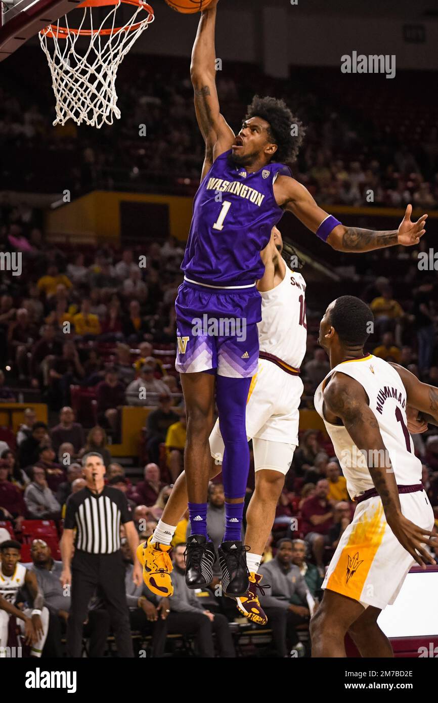 University of Washington forward Keion Brooks Jr (1) dunks the ball in ...