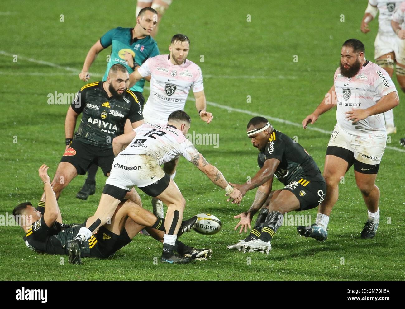 Lucas Tauzin of Stade Toulousain and Levani Botia of Stade Rochelais ...