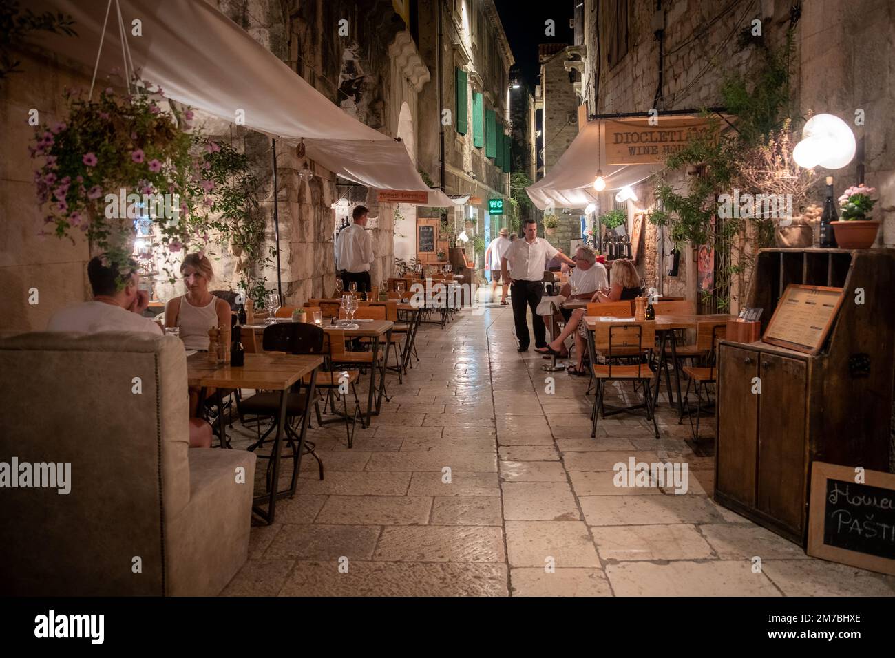Split, Croatia- Evening outdoor restaurant Stock Photo - Alamy