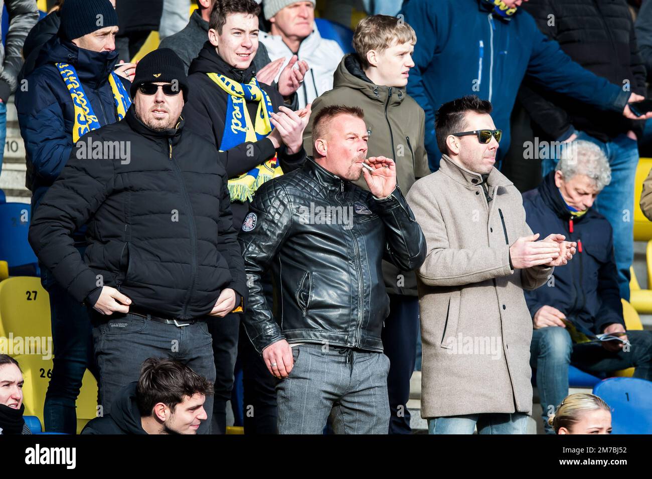 LEEUWARDEN - Despite a ban on smoking in the stadiums, some supporters ...