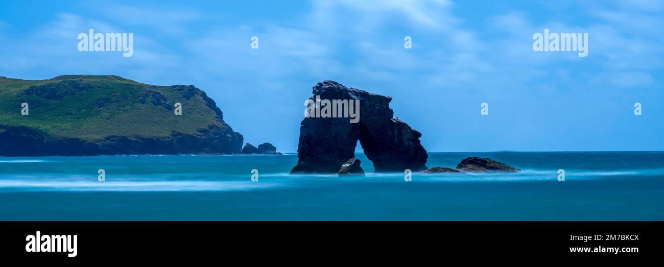 Closer the Thurlestone Rock at South Milton Beach, Devon, UK Stock ...