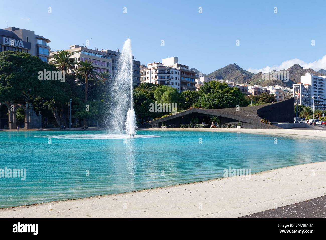Blue pond in downtown hi-res stock photography and images - Alamy