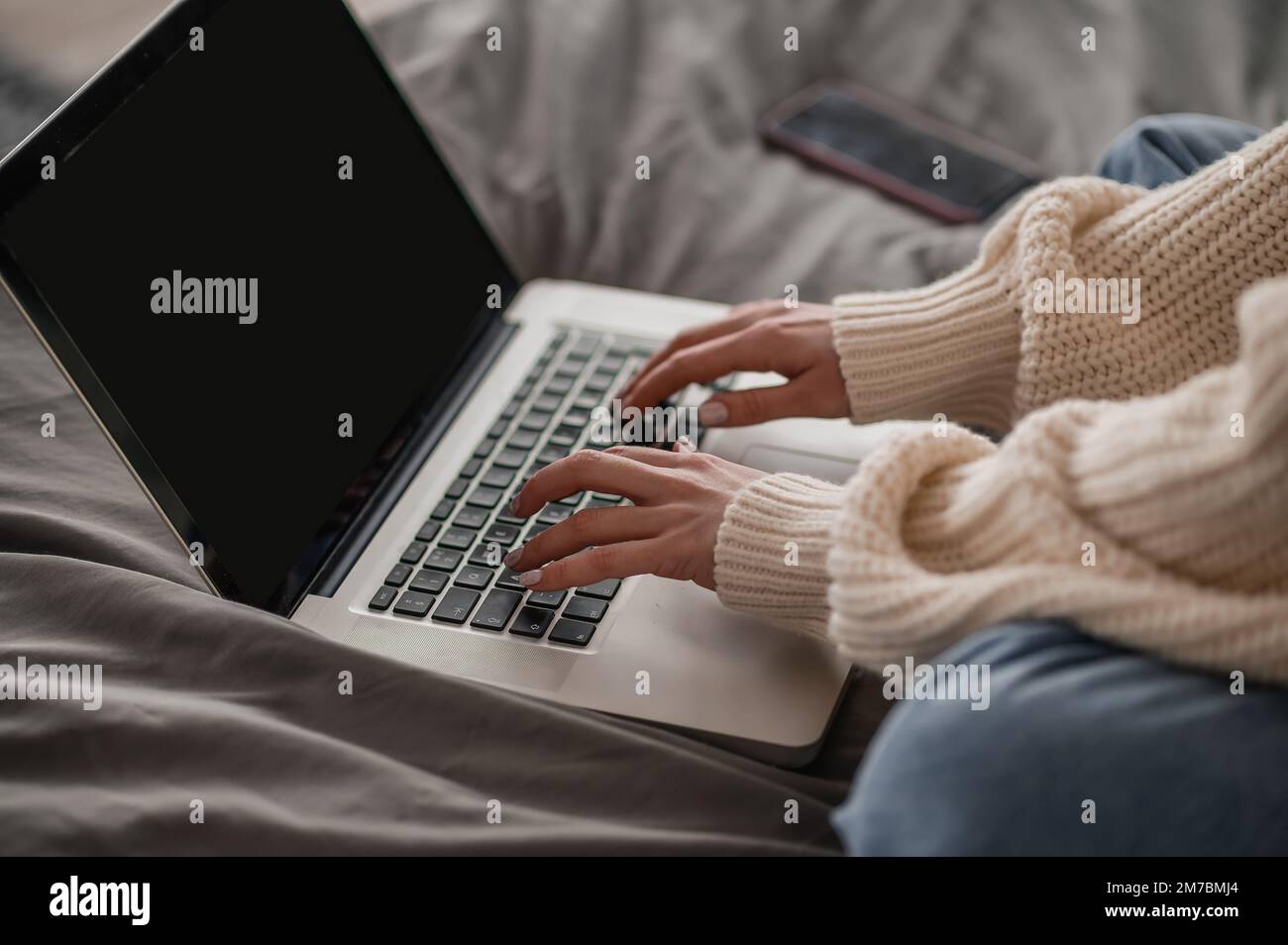 Photo freelancer lady typing hi-res stock photography and images - Alamy