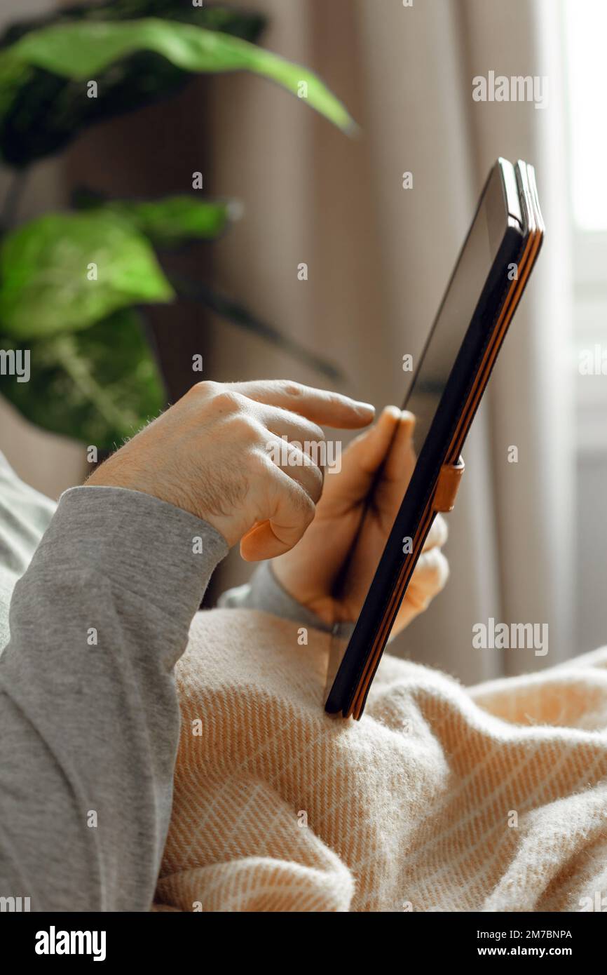Throw a tablet hi-res stock photography and images - Alamy