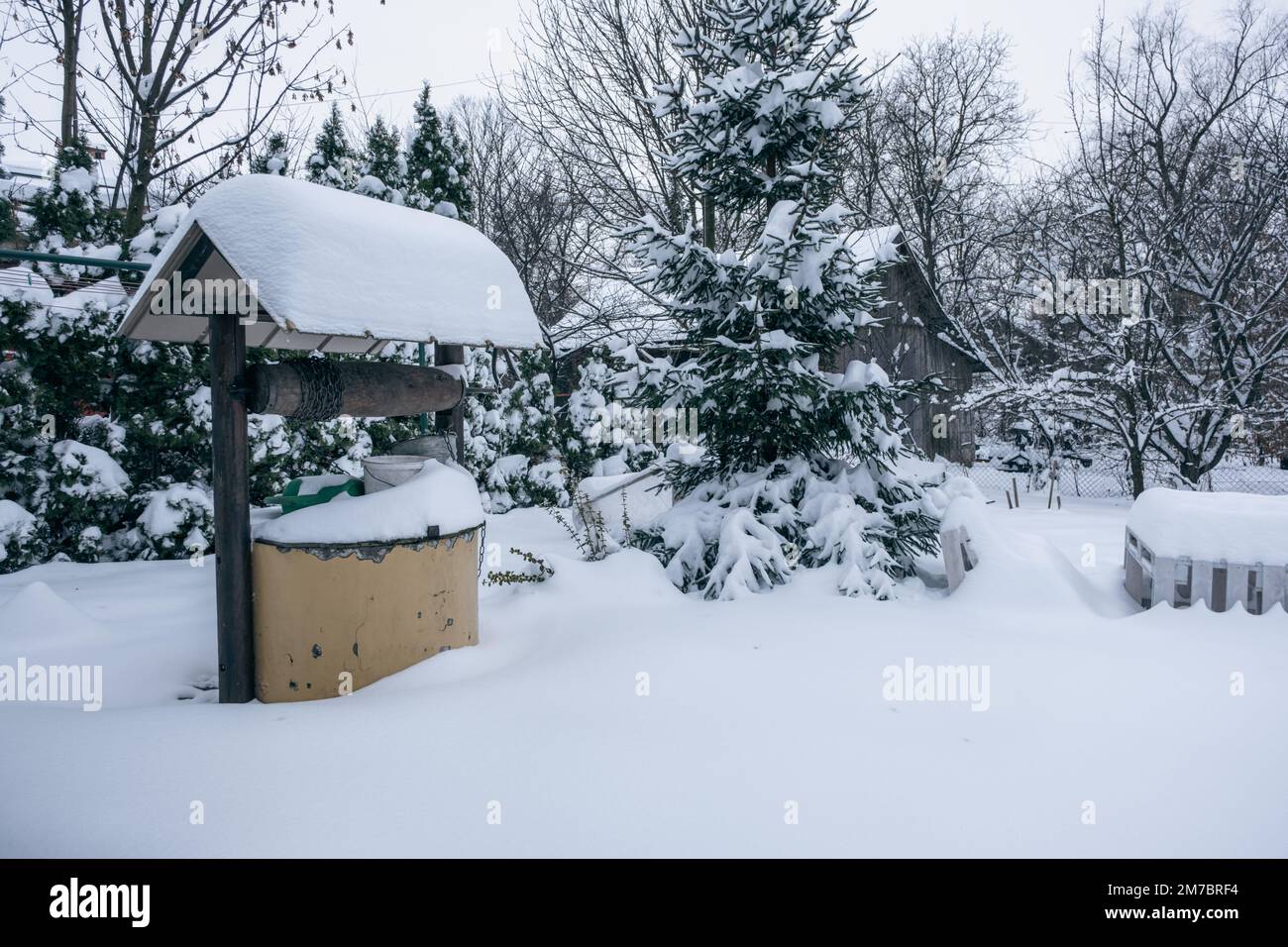A snowy traditional stone house hi-res stock photography and images - Alamy
