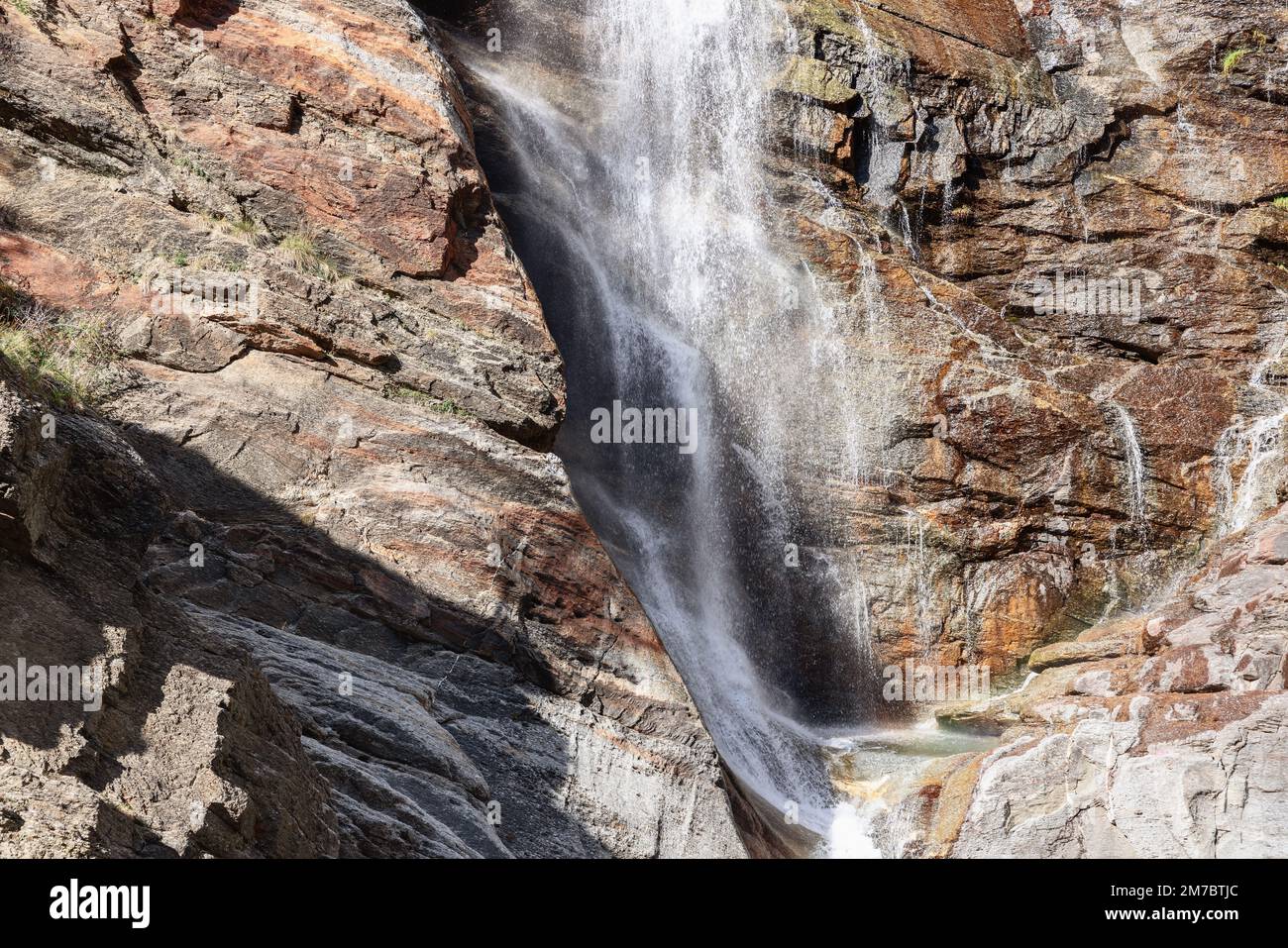 High-contrast, bright close shot of foamy running water of Lillaz ...