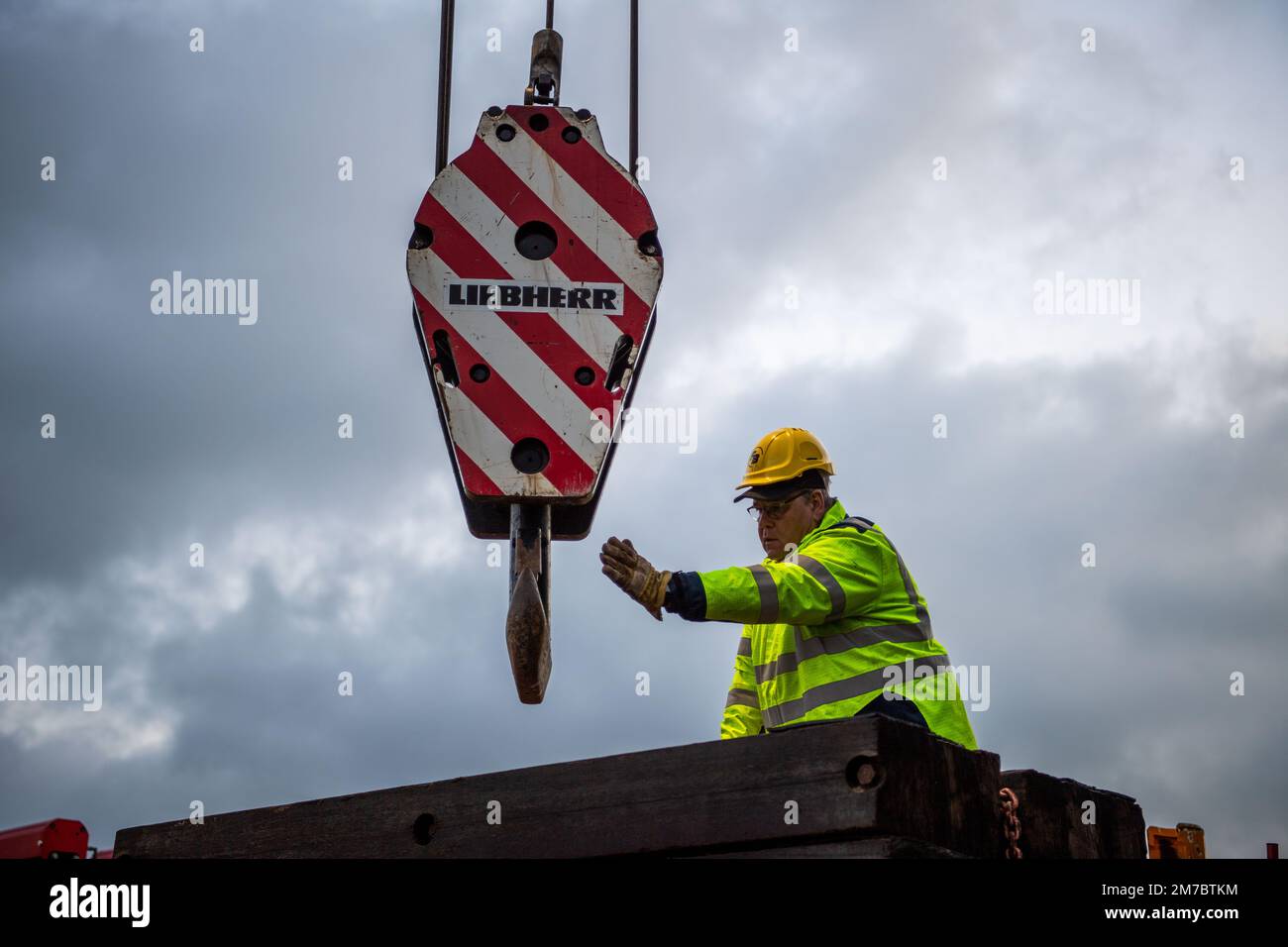 Crane operator india hi-res stock photography and images - Alamy