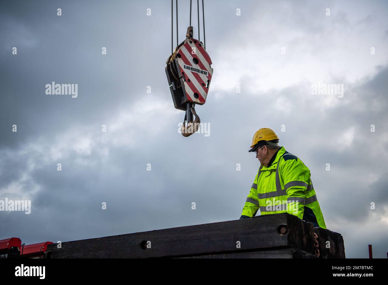 Crane operator india hi-res stock photography and images - Alamy