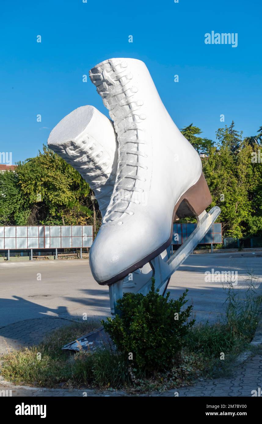Statue ice skates hi-res stock photography and images - Alamy