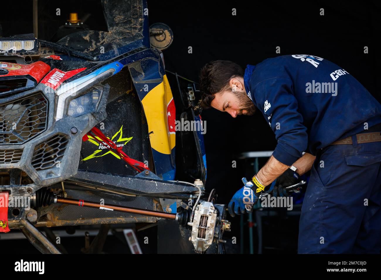South Racing Can-Am mechanics at work during the Rest Day of the Dakar ...