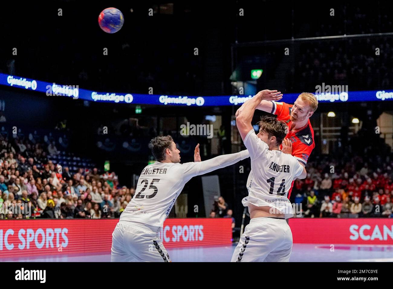 Trondheim 20230108.Erik Thorsteinsen Toft shoots over USA's Patrick ...