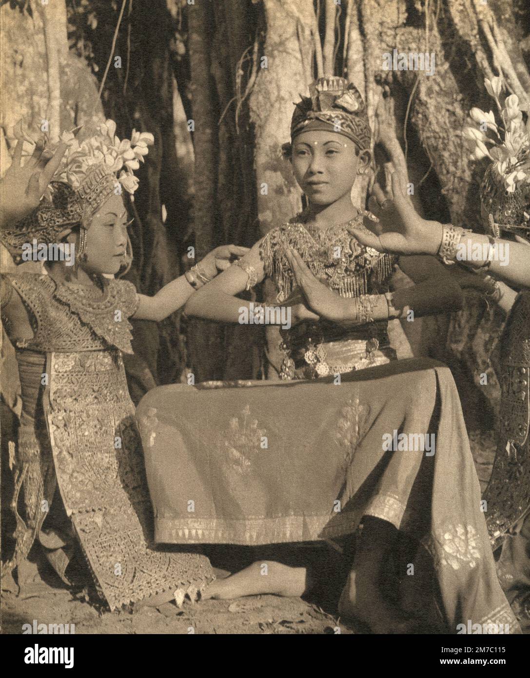 Dayak tribe children in Borneo from the documentary film Lost Continent ...