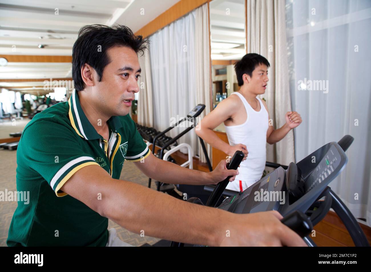 Indian man gym body building hi-res stock photography and images - Alamy