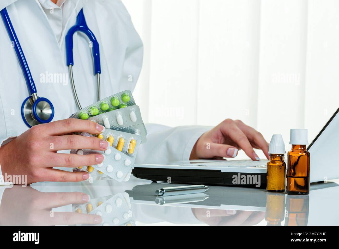 female doc prescribing pills Stock Photo - Alamy