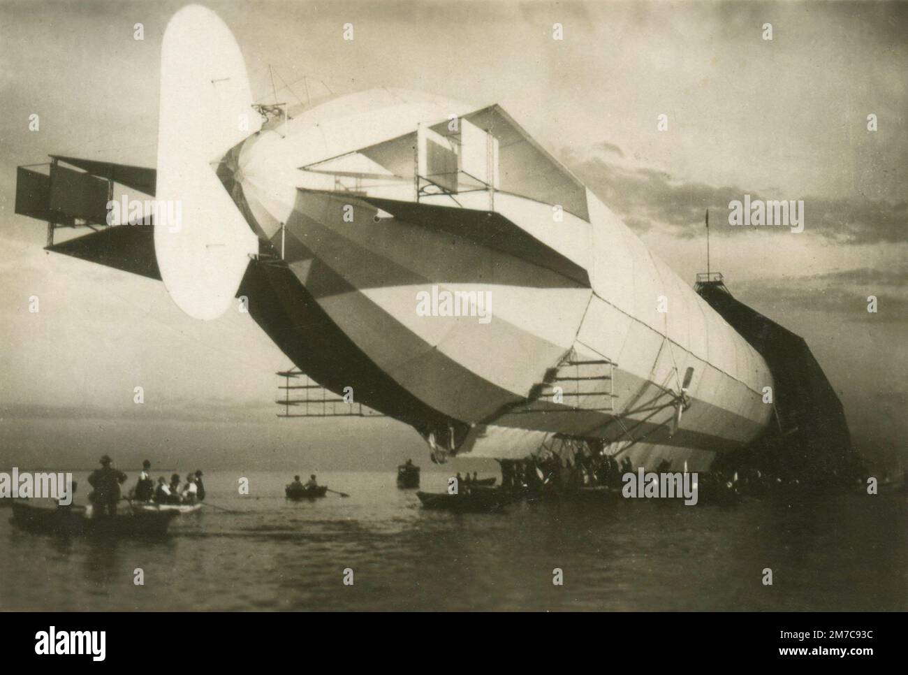 Lz airship hi-res stock photography and images - Alamy