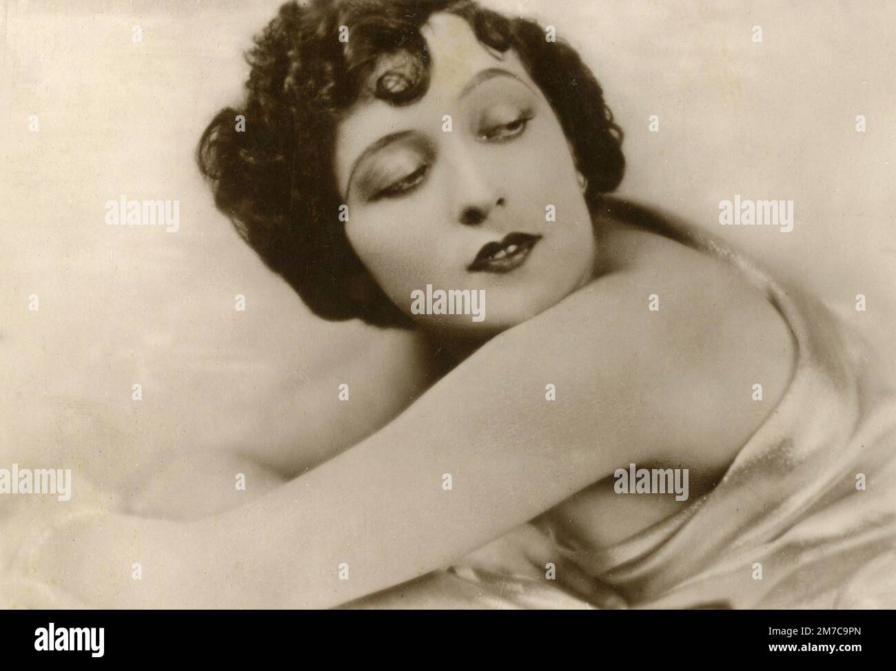 Portrait of American silent film actress Mary Duncan, 1920s Stock Photo - Alamy
