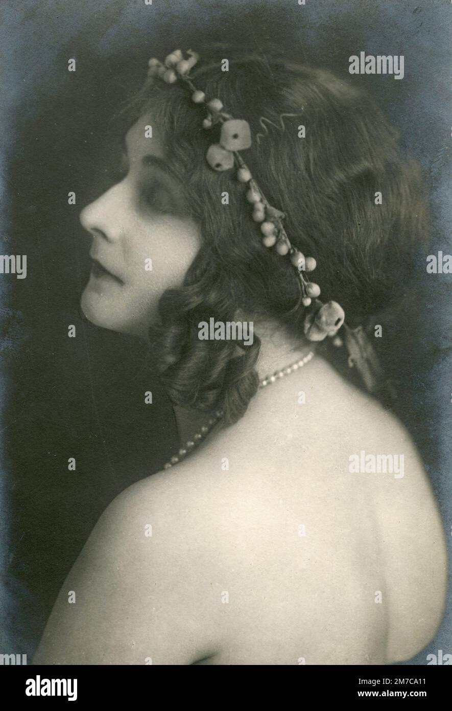 Portrait of Russian dancer and silent film actress Ileana Leonidoff ...