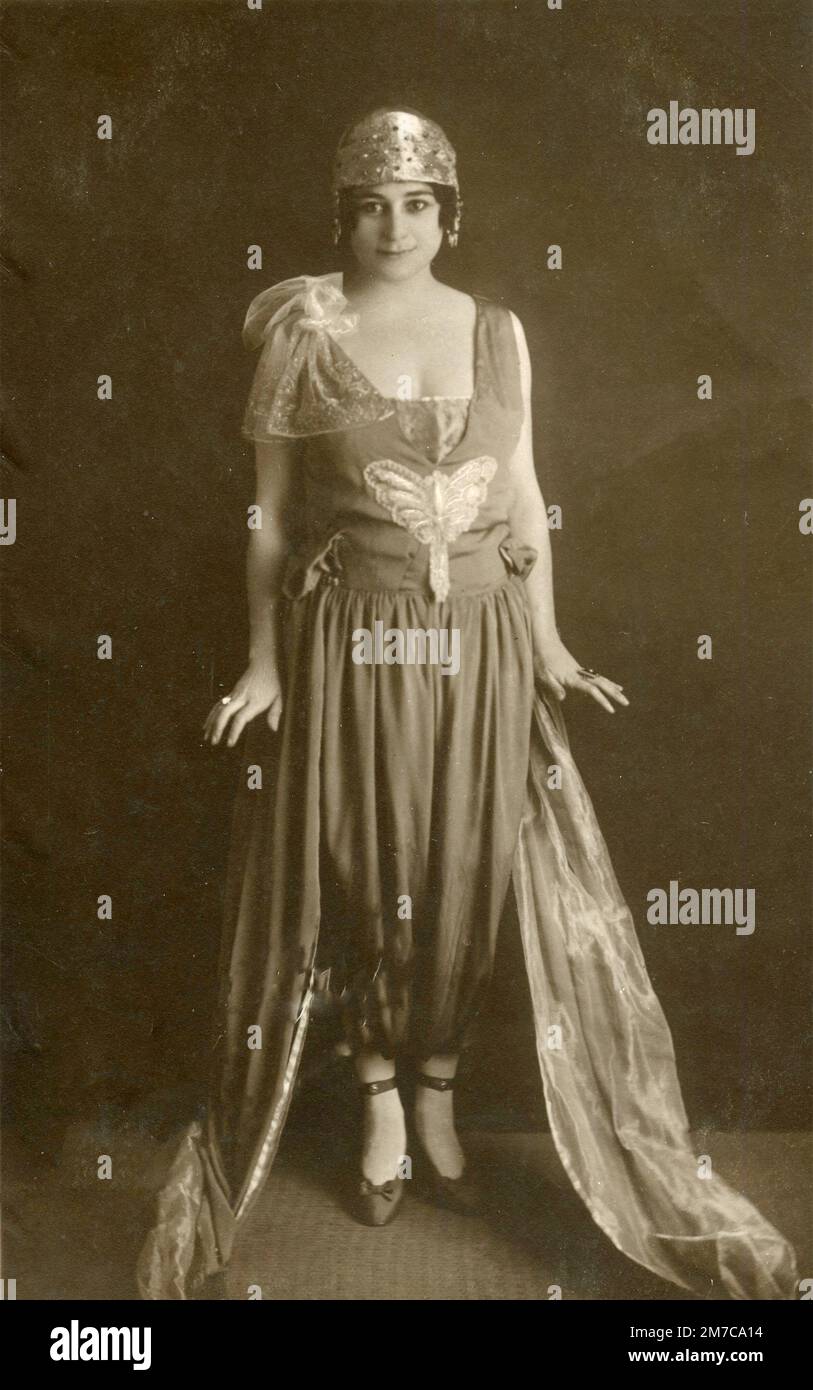 Pozzi singer hi-res stock photography and images - Alamy