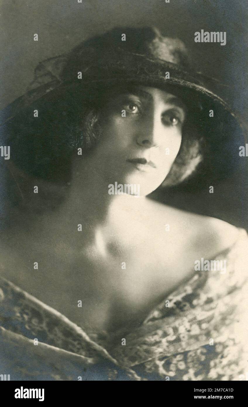 Portrait of Polish-Italian silent film actress Soava Gallone aka ...
