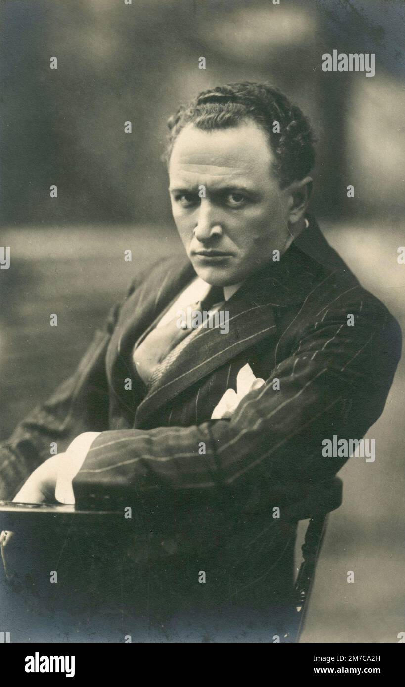 1920s film director hi-res stock photography and images - Alamy