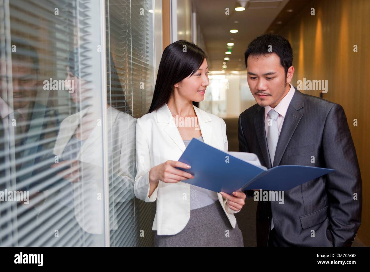 Business people talking portfolio hi-res stock photography and images - Alamy