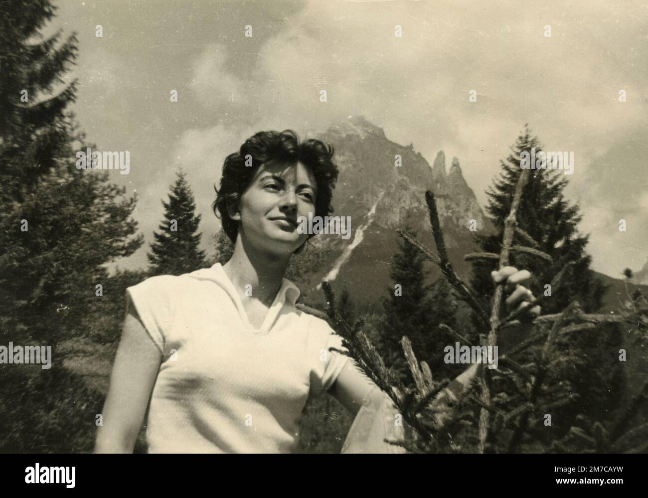 Woman in 1950s hi-res stock photography and images - Alamy
