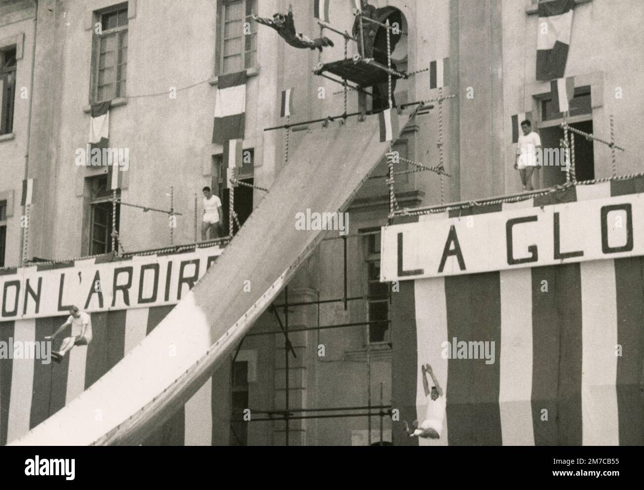 Military troop hi-res stock photography and images - Alamy