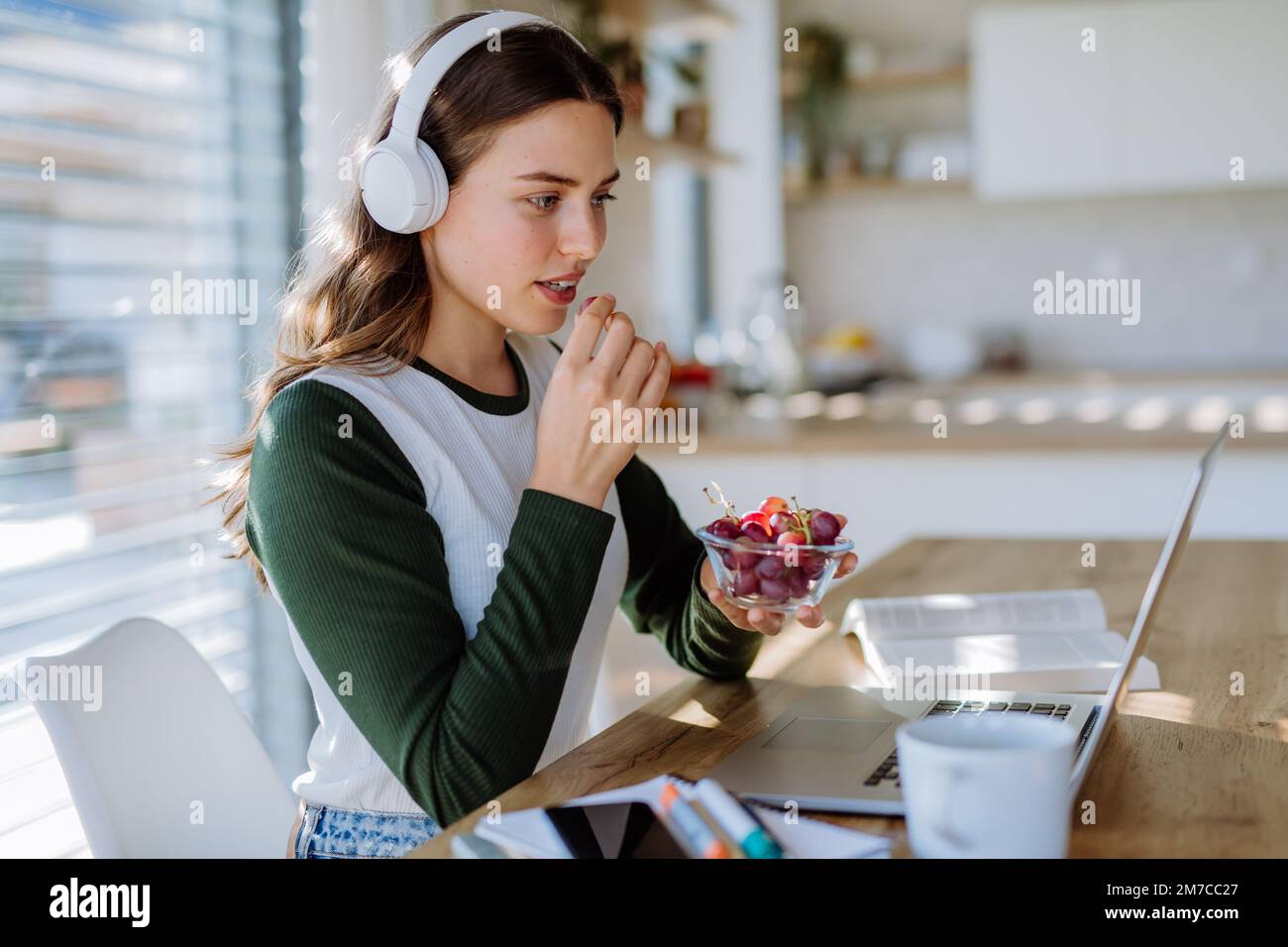 Freelance distance education hi-res stock photography and images - Alamy