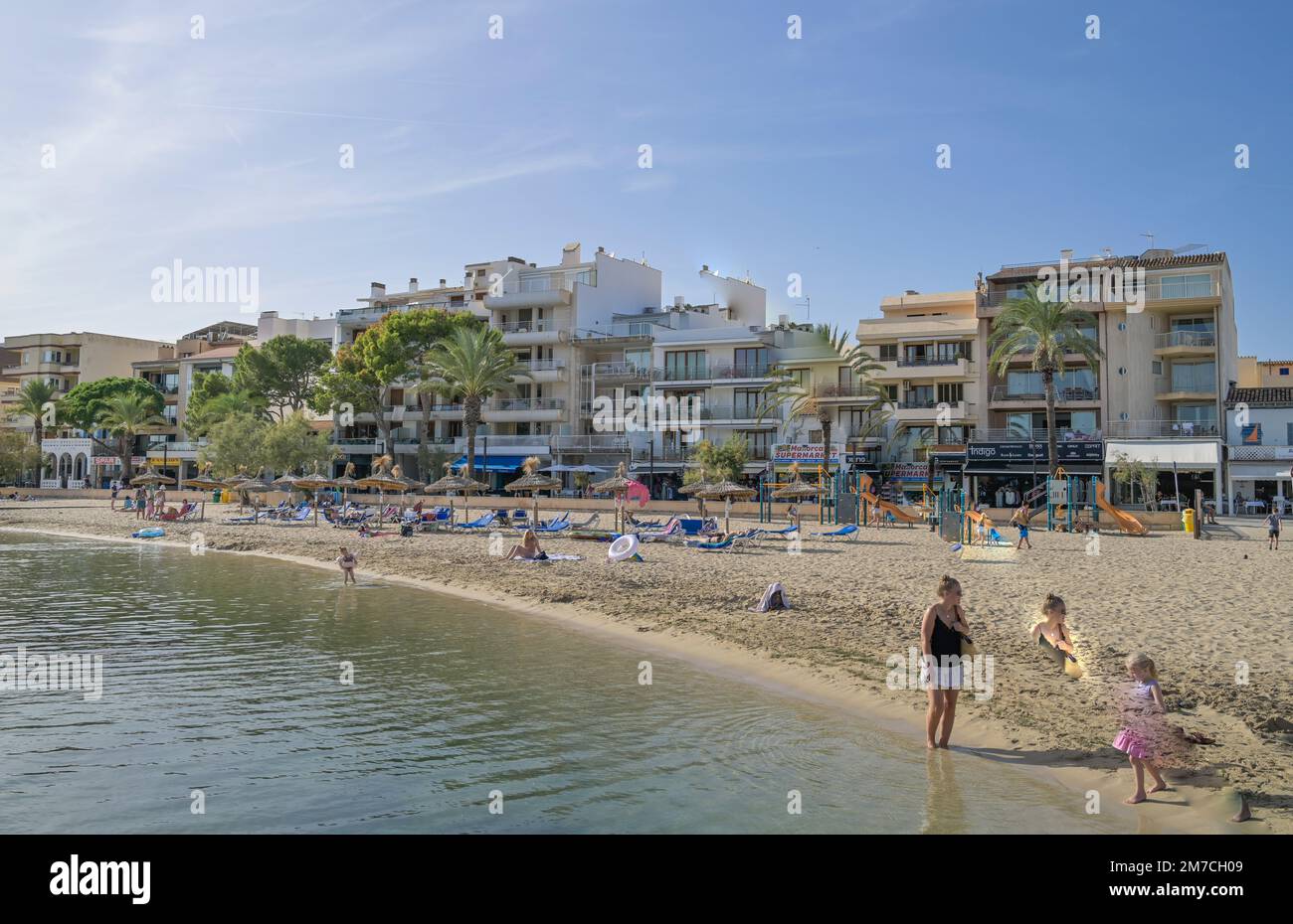 Sandstrand, Port de Pollenca, Mallorca, Spanien Stock Photo - Alamy