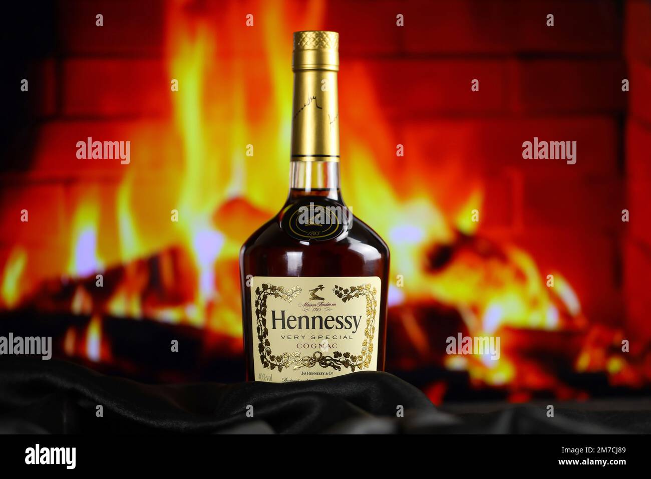 Vintage hennessy cognac bottle hi-res stock photography and images - Alamy