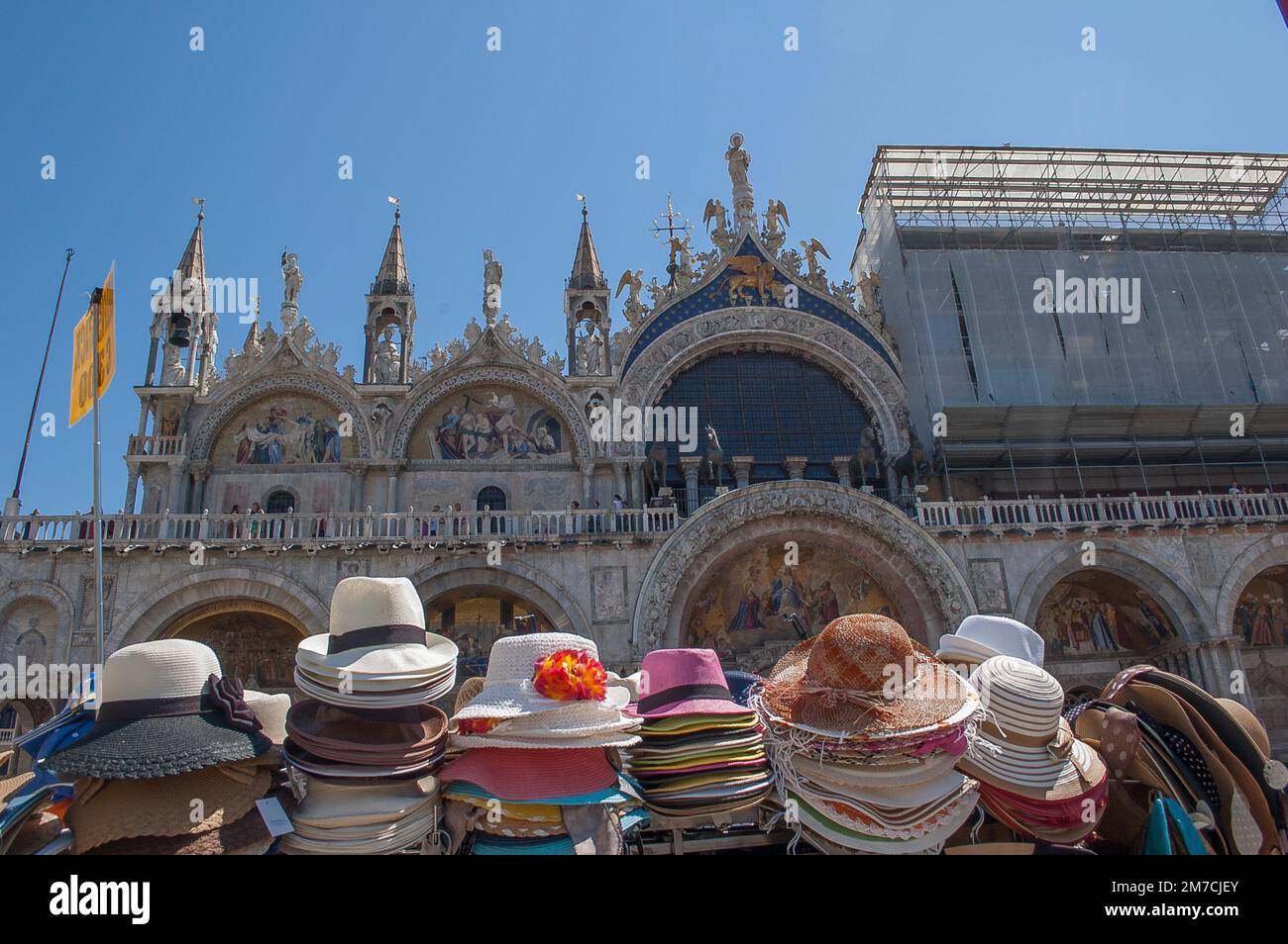 Sales stall hats in Venice in Piazza San Marco Stock Photo - Alamy