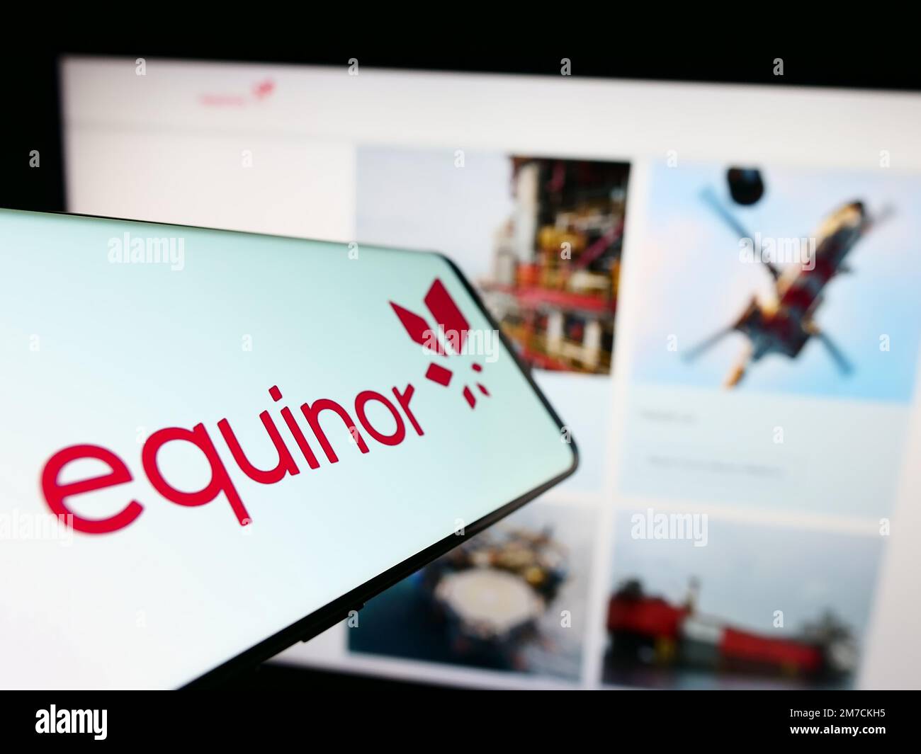 Smartphone with logo of Norwegian energy company Equinor ASA on screen ...