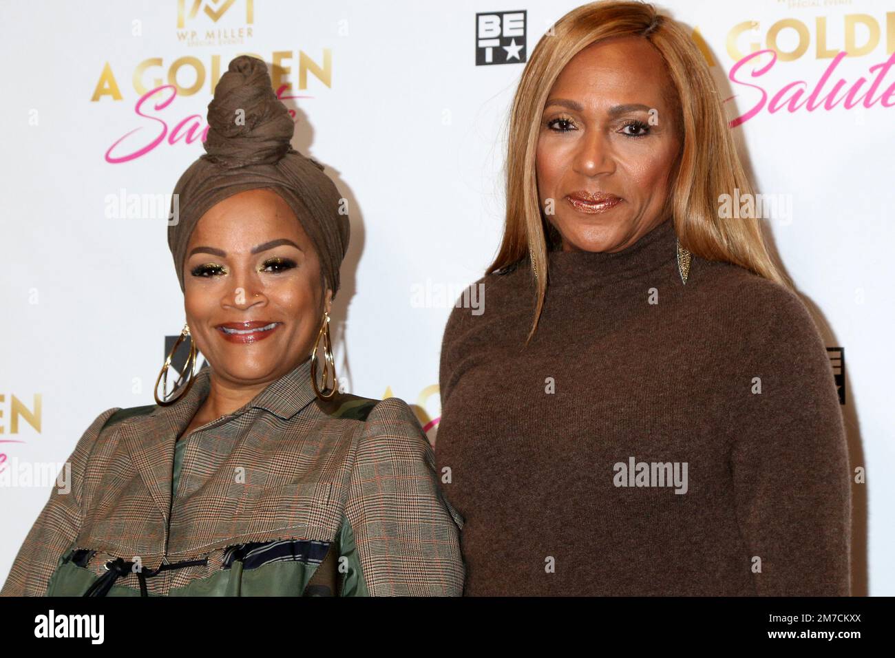 LOS ANGELES - JAN 8: Simone Smith, guest at A Golden Salute to Sheryl ...