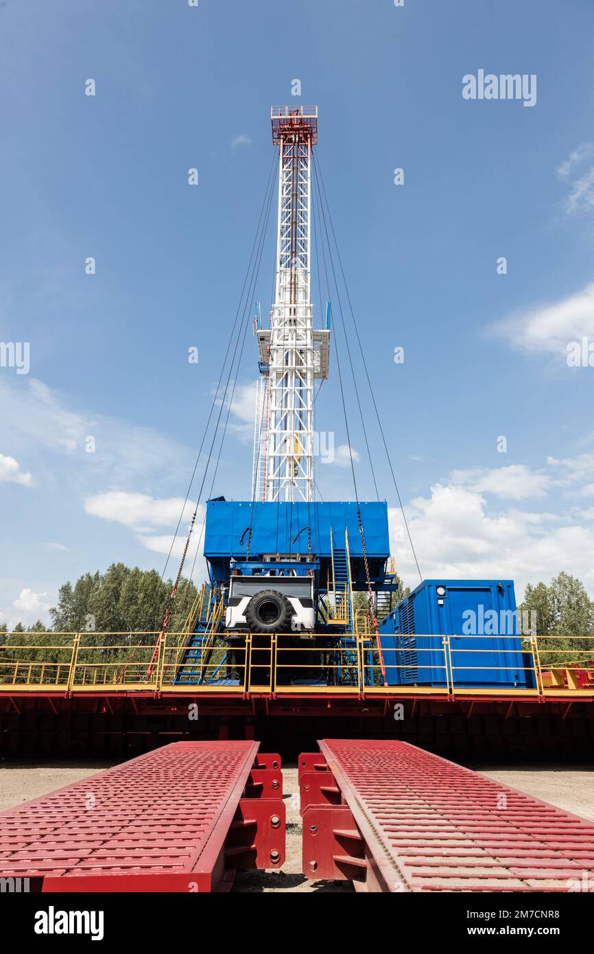 Mobile drilling rig close-up. Drilling and servicing oil and gas wells ...
