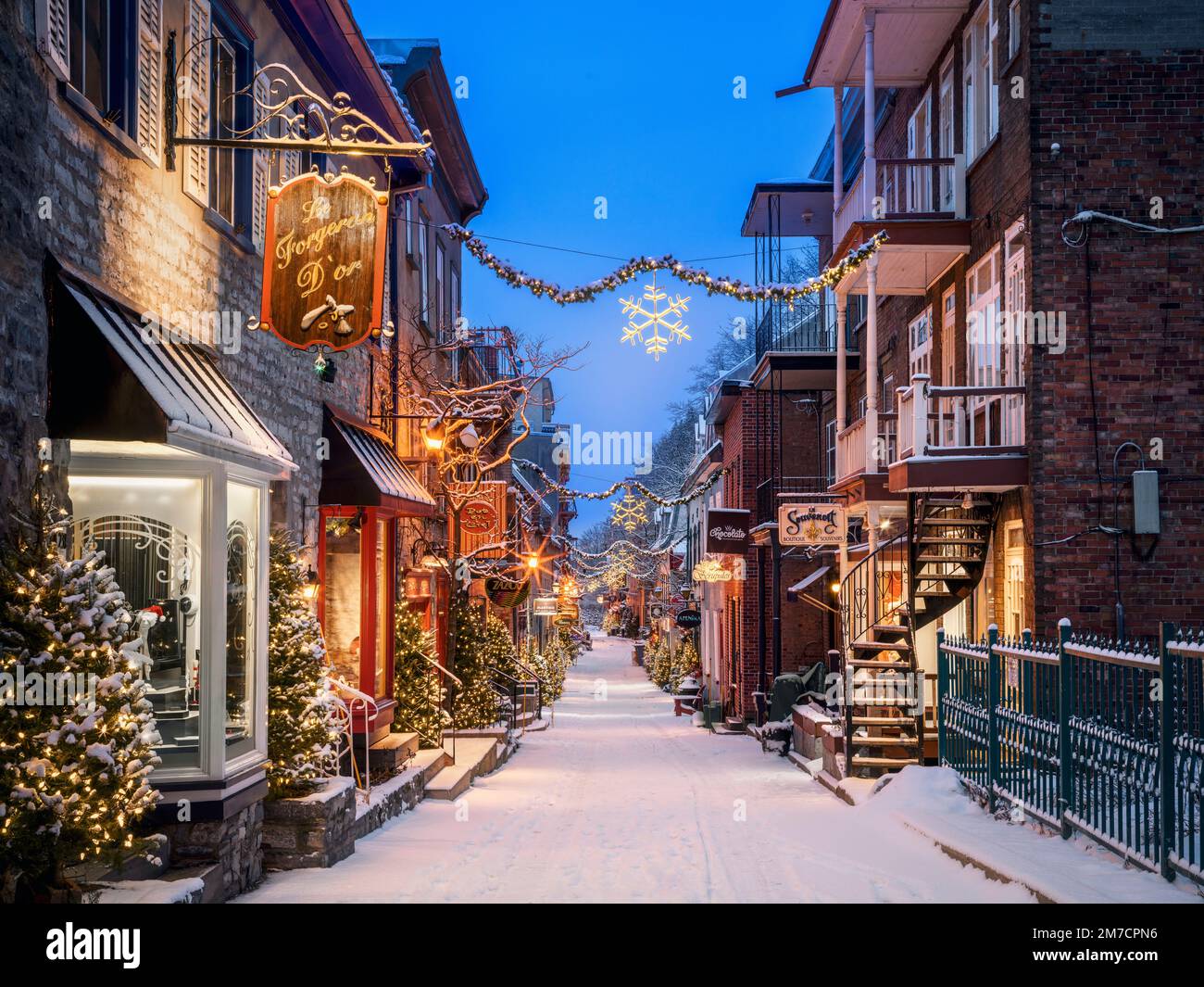 Petit champlain street christmas quebec city hi-res stock photography ...