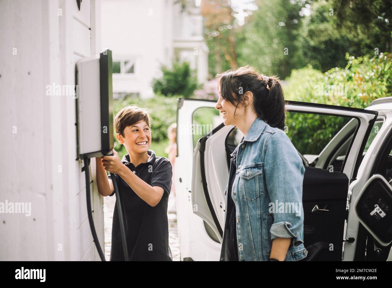 Child standing front of car hi-res stock photography and images - Alamy