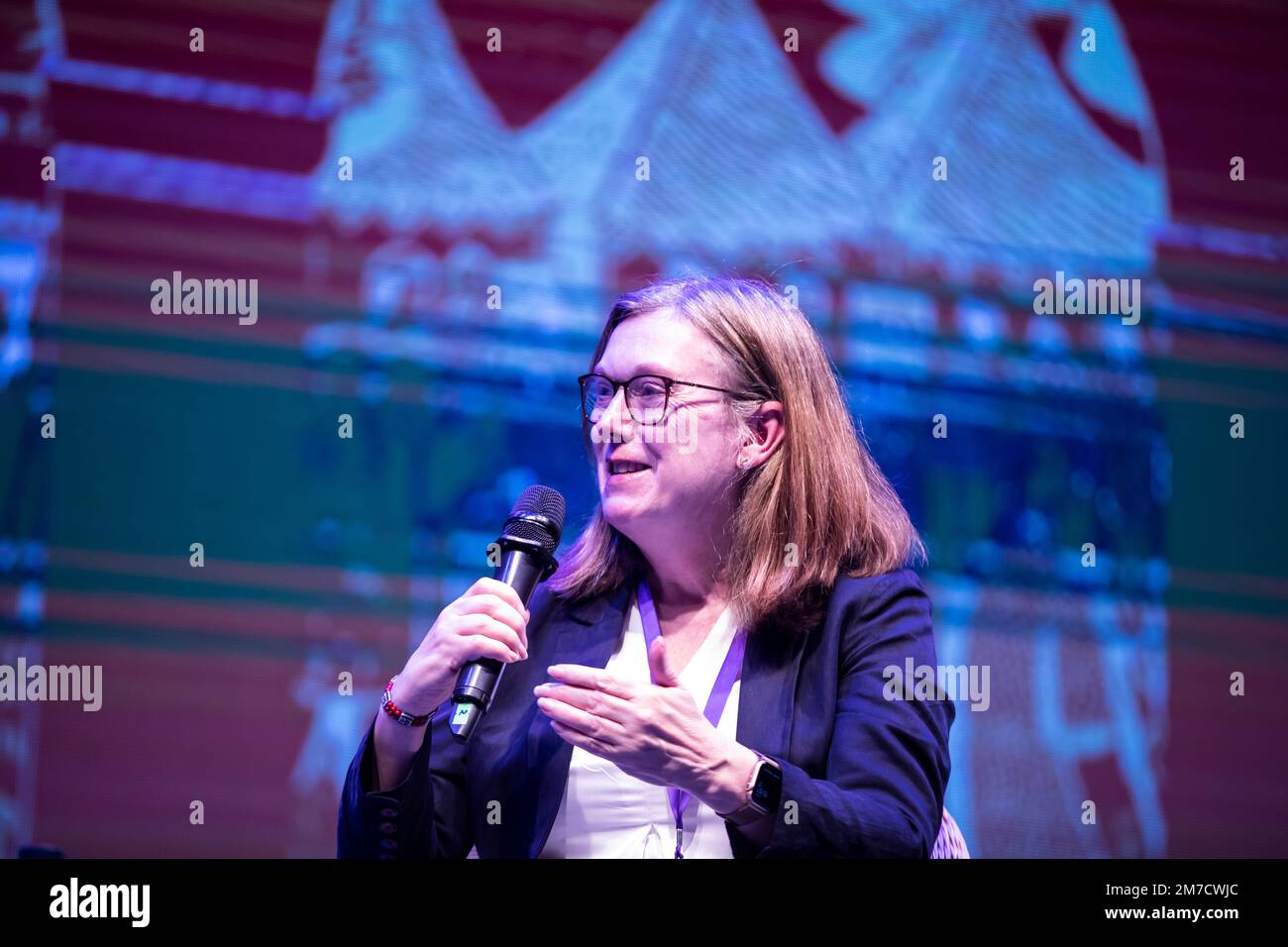 Sarah gilbert hi-res stock photography and images - Alamy