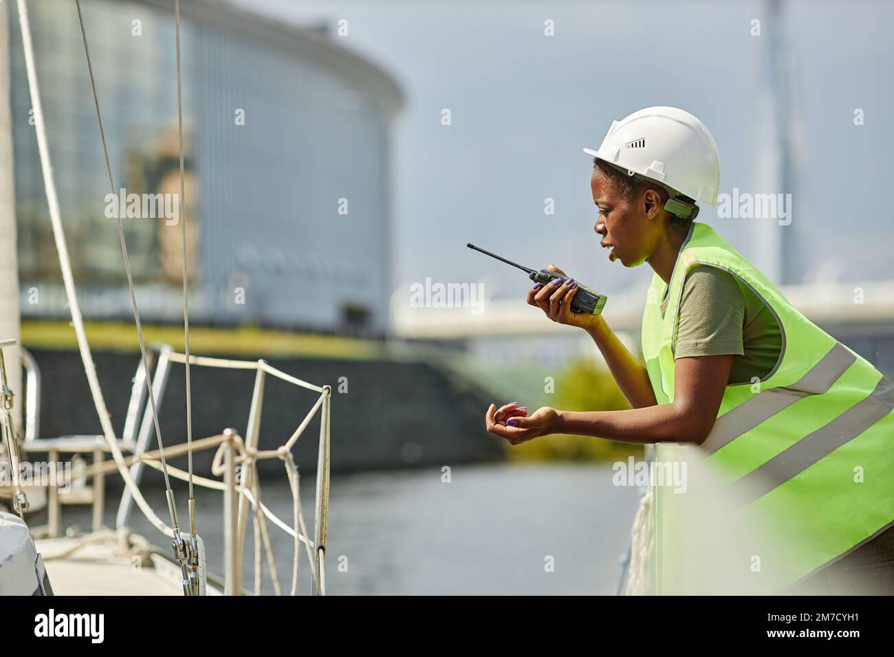 Side view young woman speaking hi-res stock photography and images - Alamy