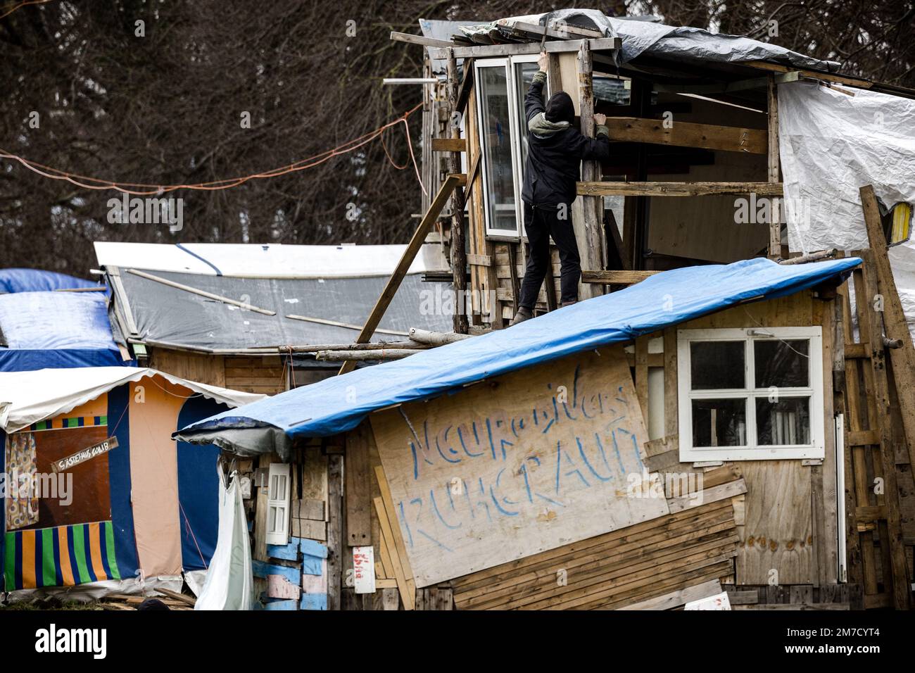 Lutzerath, Erkelenz, Germany. 09th Jan, 2023. LÜTZERATH - Activists in ...