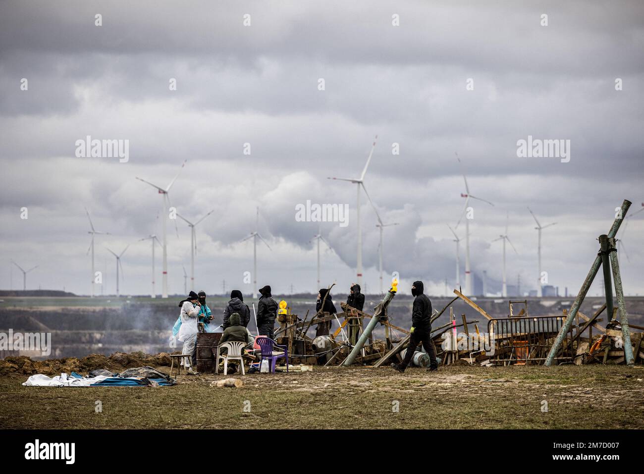 Lutzerath, Erkelenz, Germany. 09th Jan, 2023. LÜTZERATH - Activists in ...