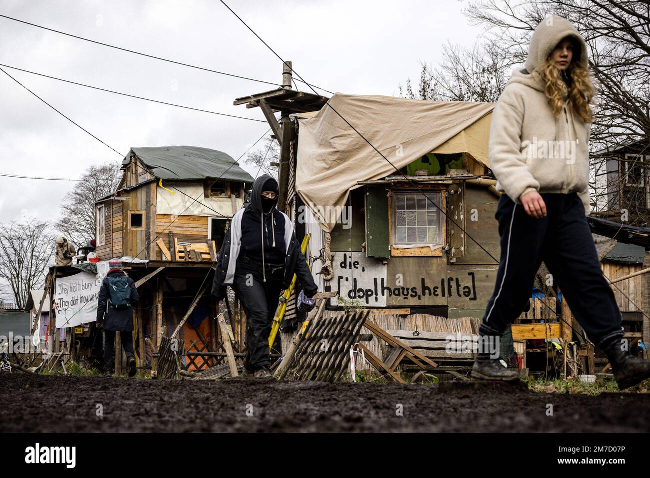 Lutzerath, Erkelenz, Germany. 09th Jan, 2023. LÜTZERATH - Activists in ...