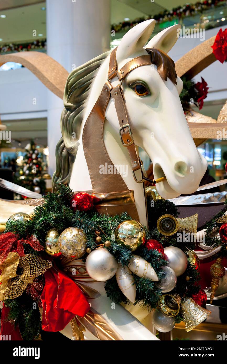 Hong kong pacific place shopping mall hi-res stock photography and ...